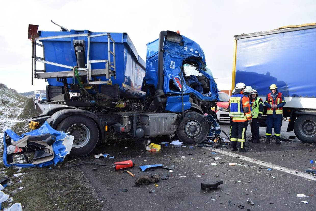 Schwerer LKW-Unfall auf der A6 bei Sinsheim-Steinsfurt | Radio Regenbogen