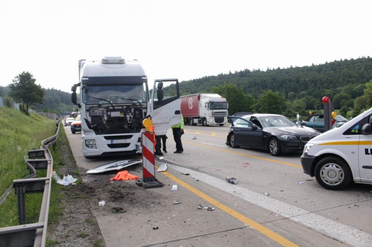 Schwerer Unfall auf der A8 beim Dreieck Karlsruhe | Radio Regenbogen