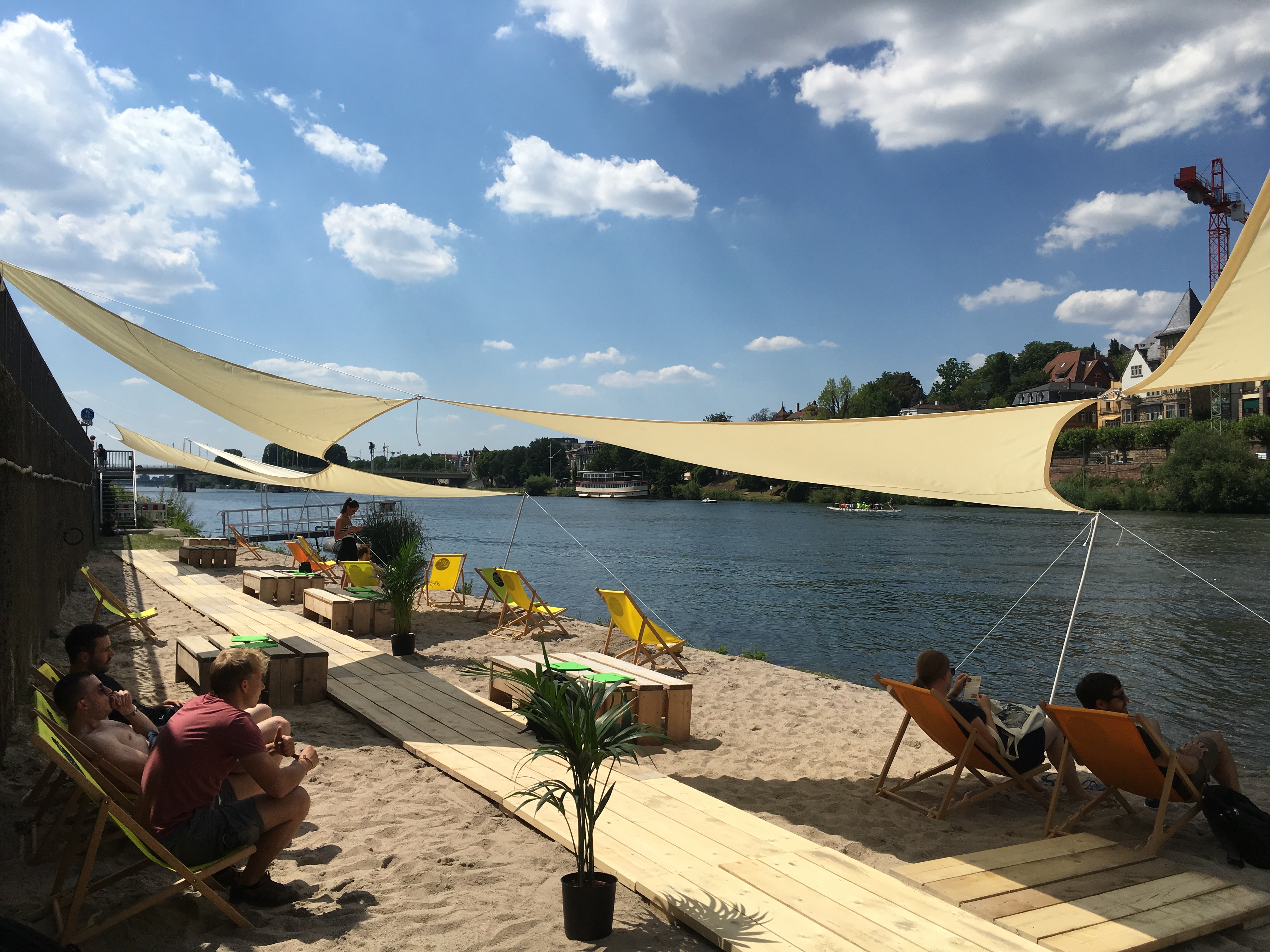 Ein Strand mitten in Heidelberg | Radio Regenbogen